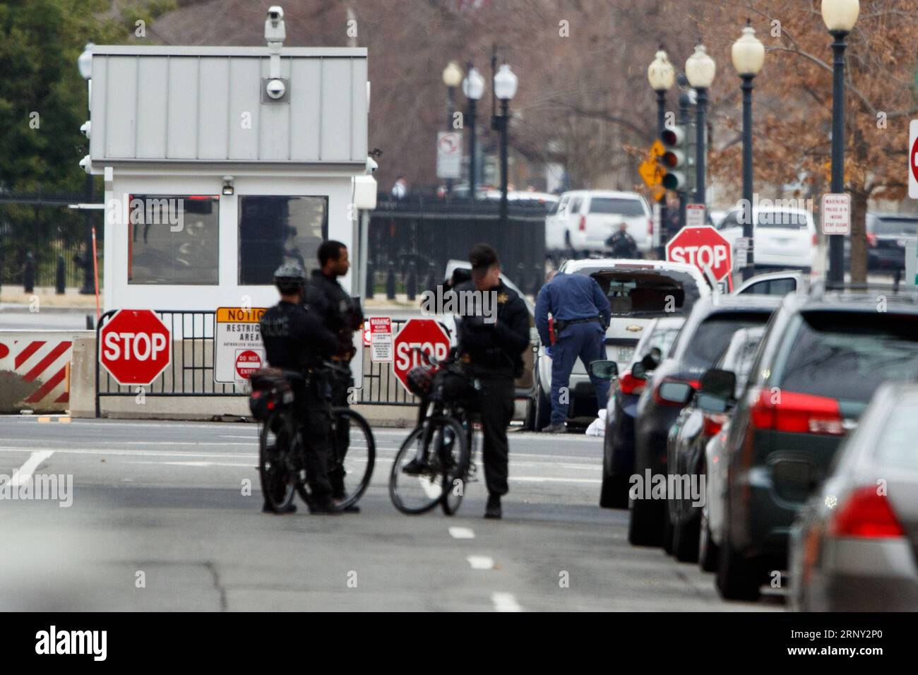 Law enforcement member hi-res stock photography and images - Alamy