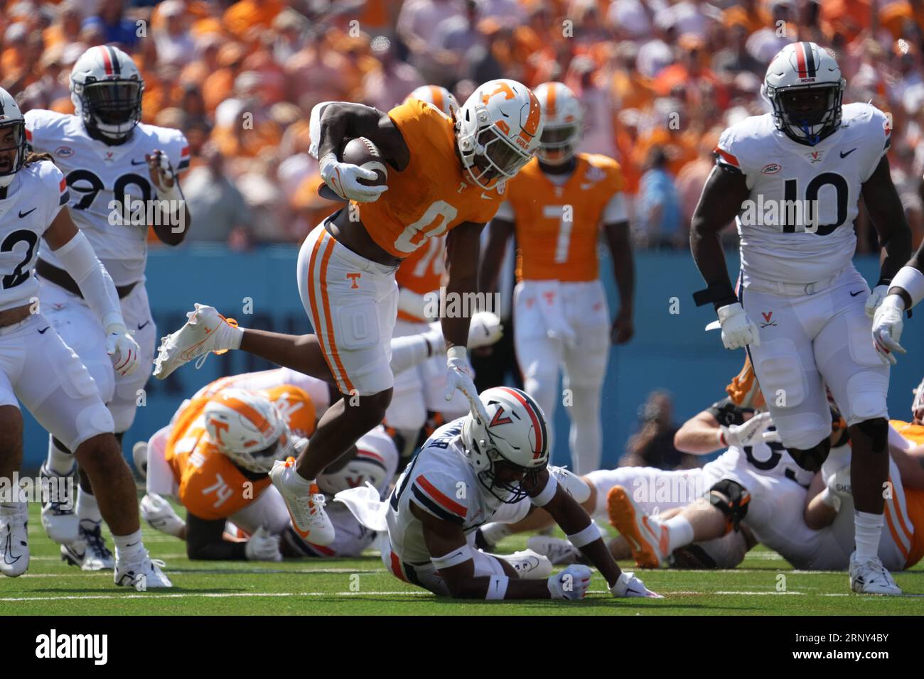 September 2, 2023: Jaylen Wright #0 of the Tennessee Volunteers runs ...