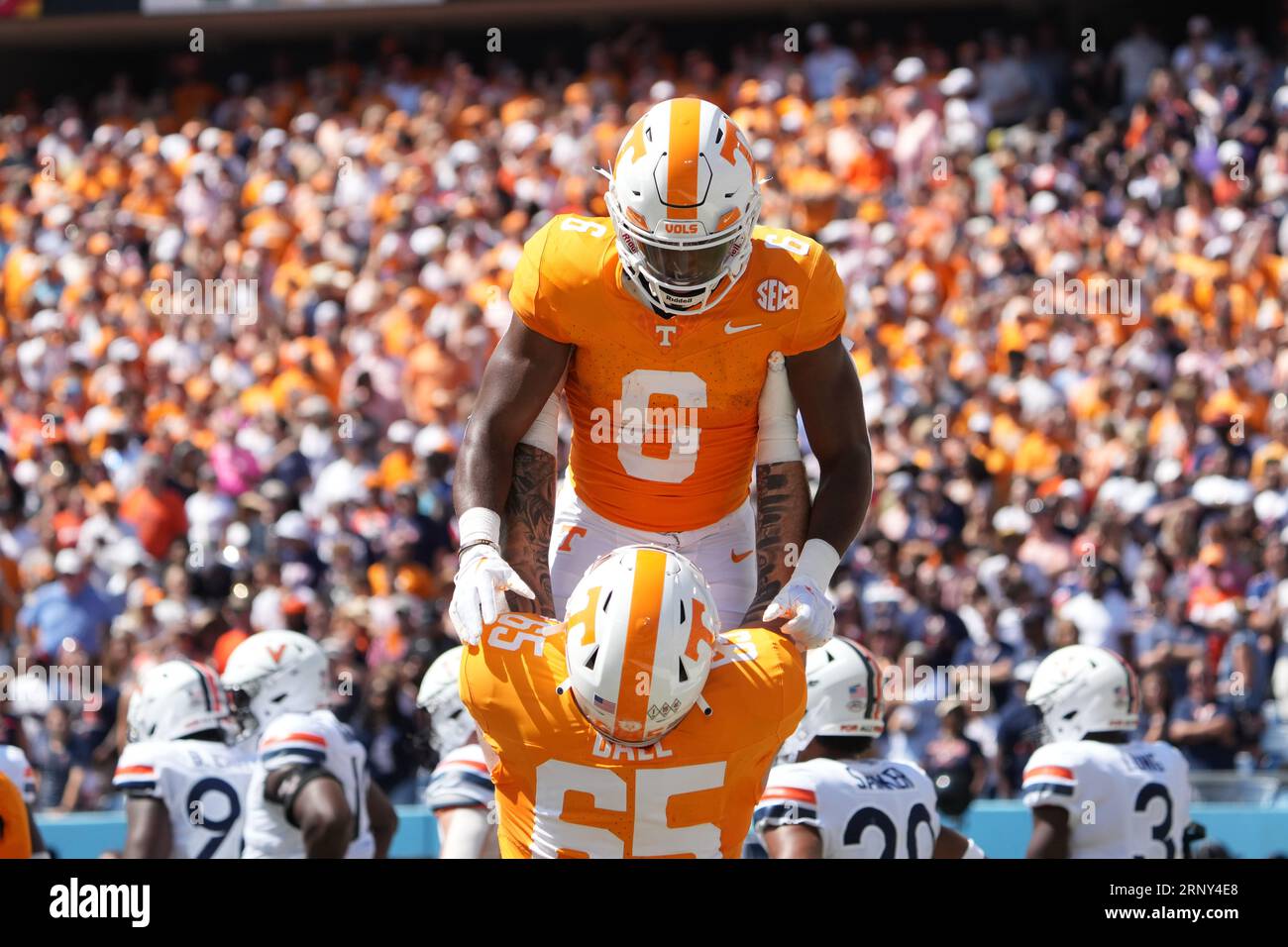 September 2, 2023: Dylan Sampson #6 of the Tennessee Volunteers ...