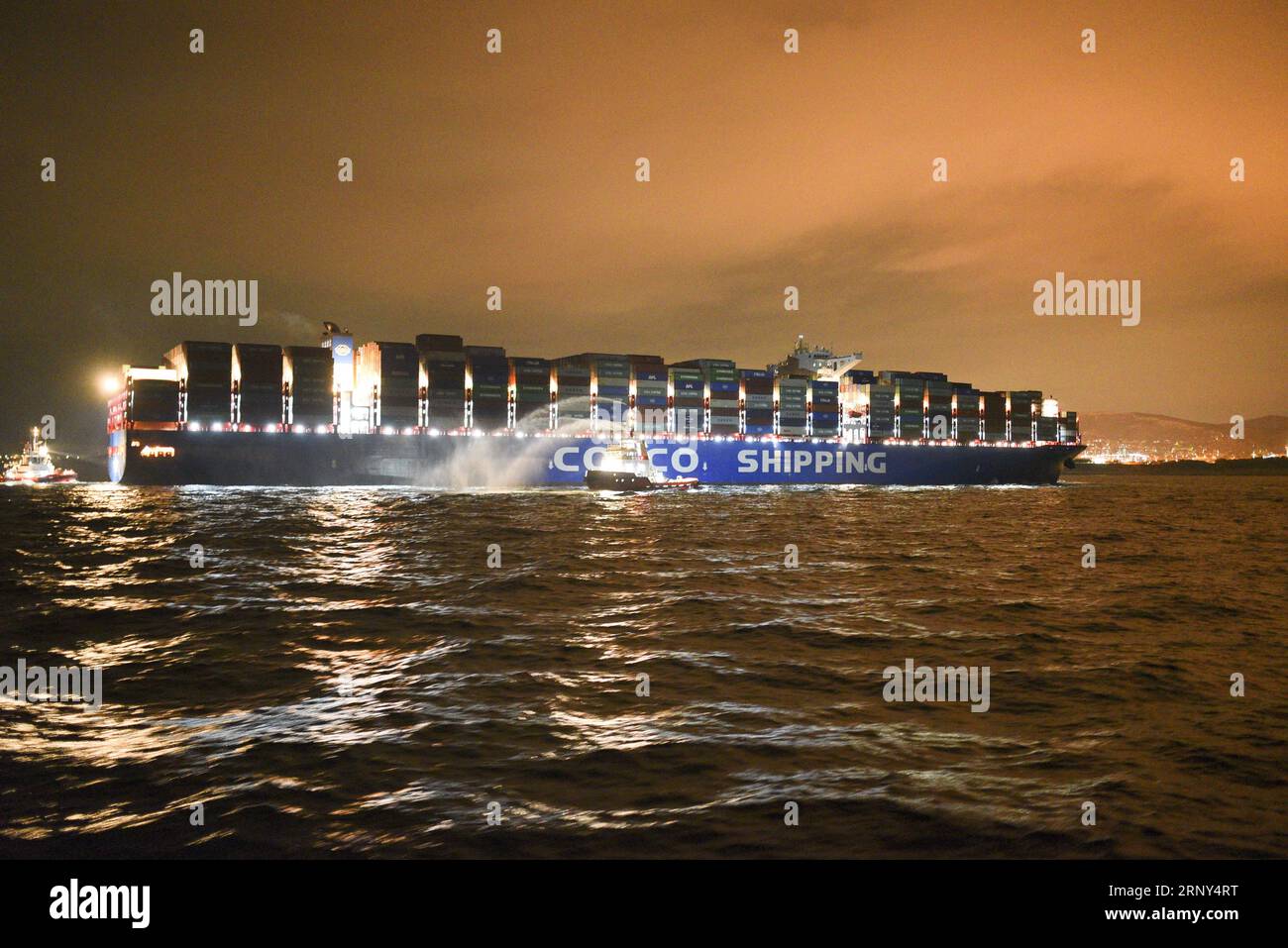 Cosco vessels hi-res stock photography and images - Alamy
