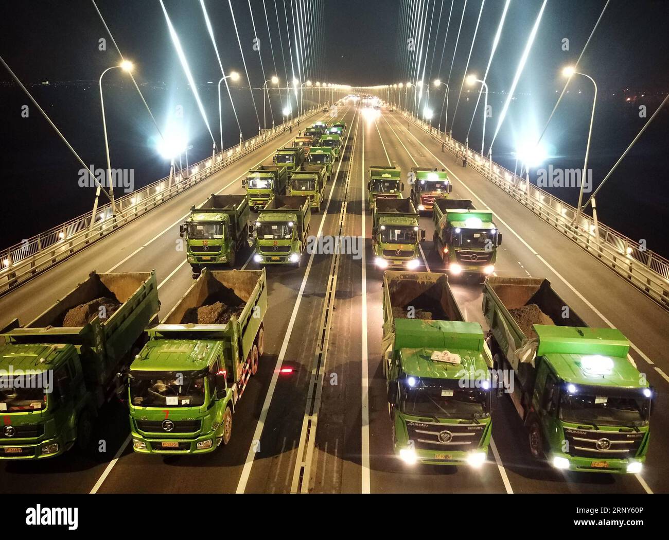 Sutong yangtze river bridge hi-res stock photography and images - Alamy