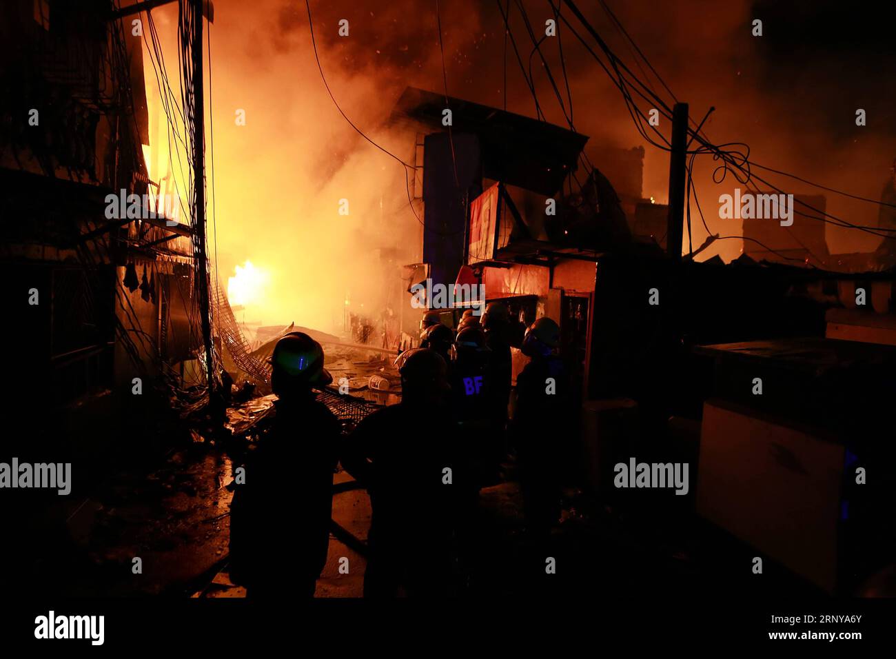 (180306) -- QUEZON CITY, March 6, 2018 -- Firefighters extinguish fire ...