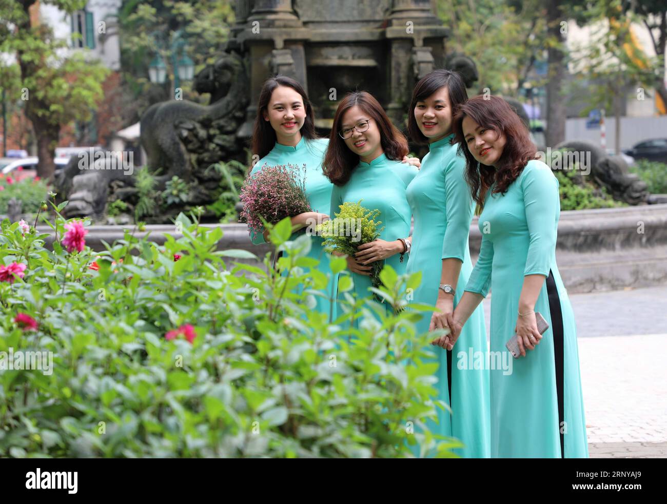 Ao dai wearing hanoi women hi-res stock photography and images - Alamy