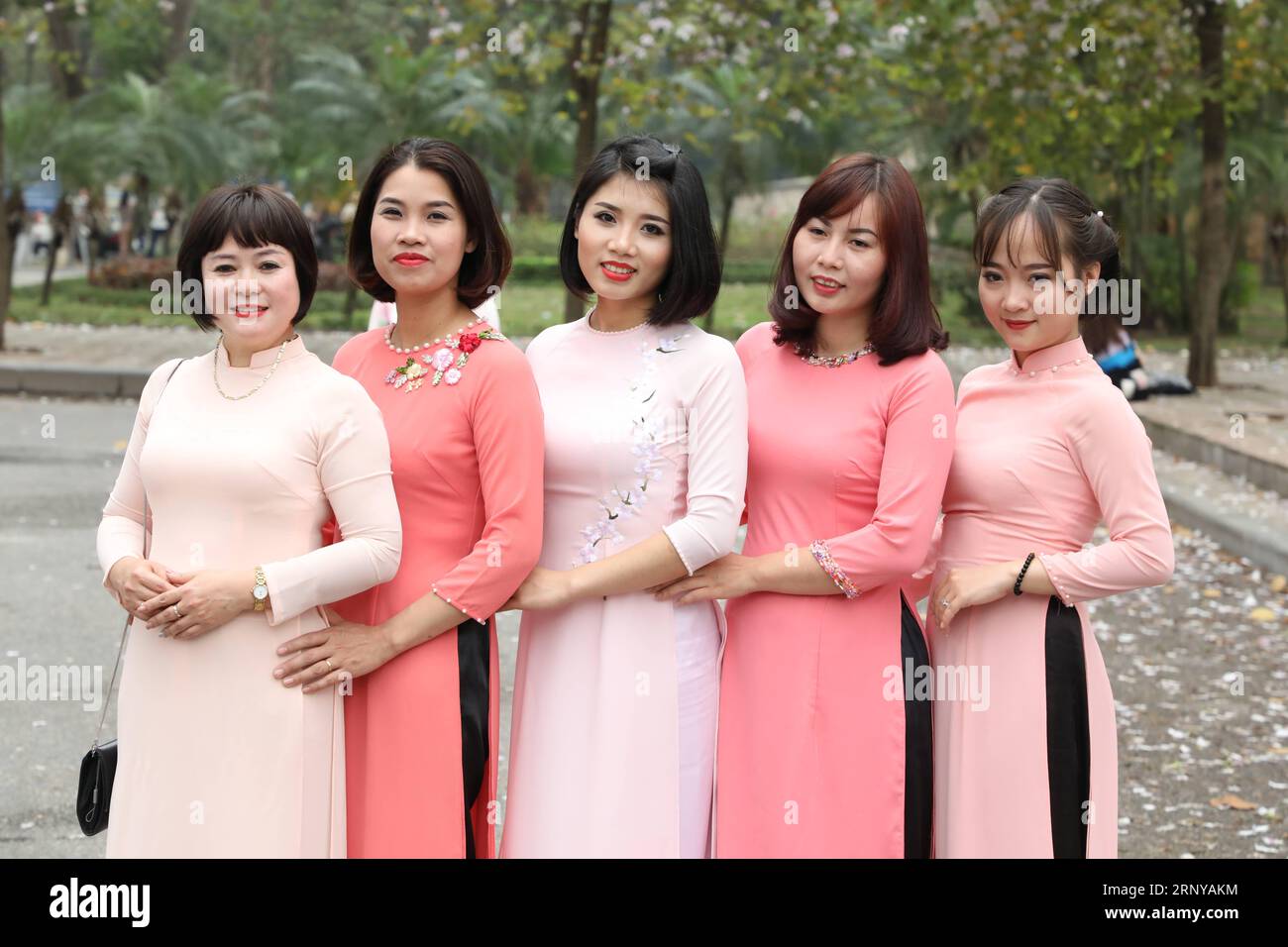 Ao dai wearing hanoi women hi-res stock photography and images - Alamy