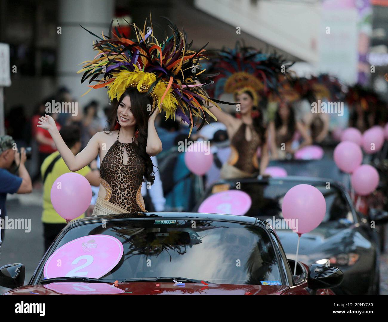 Beauty pageant contestants crowd hi-res stock photography and images ...