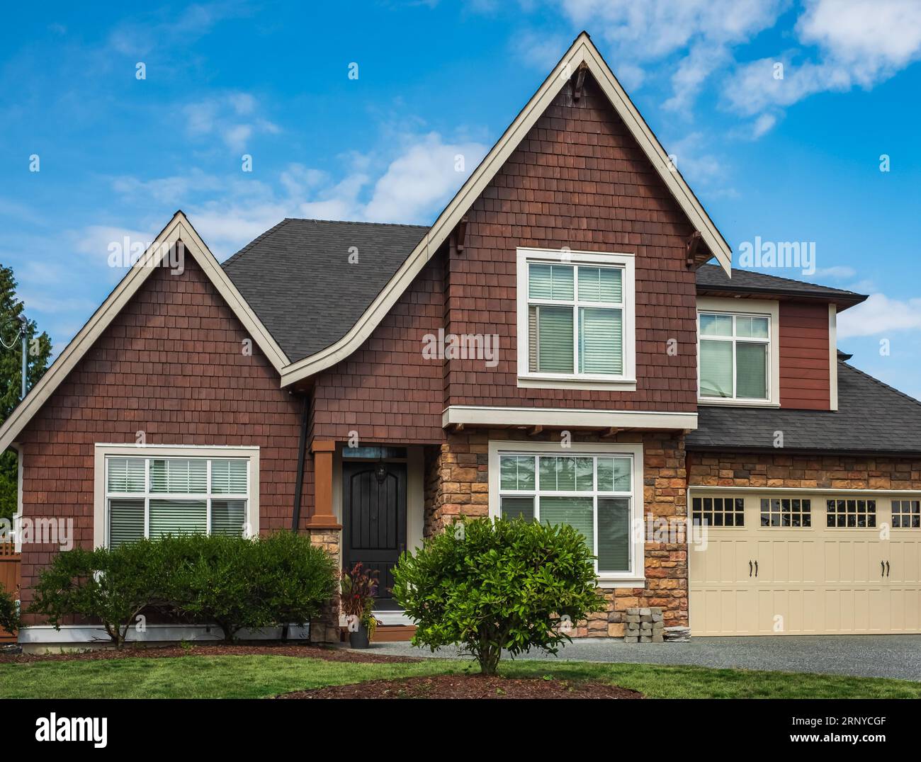 Elegant detached house with double garage. Big family house with double ...