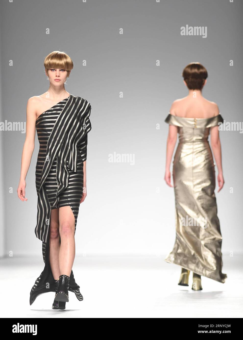 (180311) -- LISBON, March 11, 2018 -- Models present creations of ...