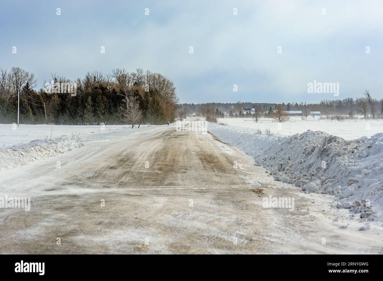 Dirty snow banks hi-res stock photography and images - Alamy