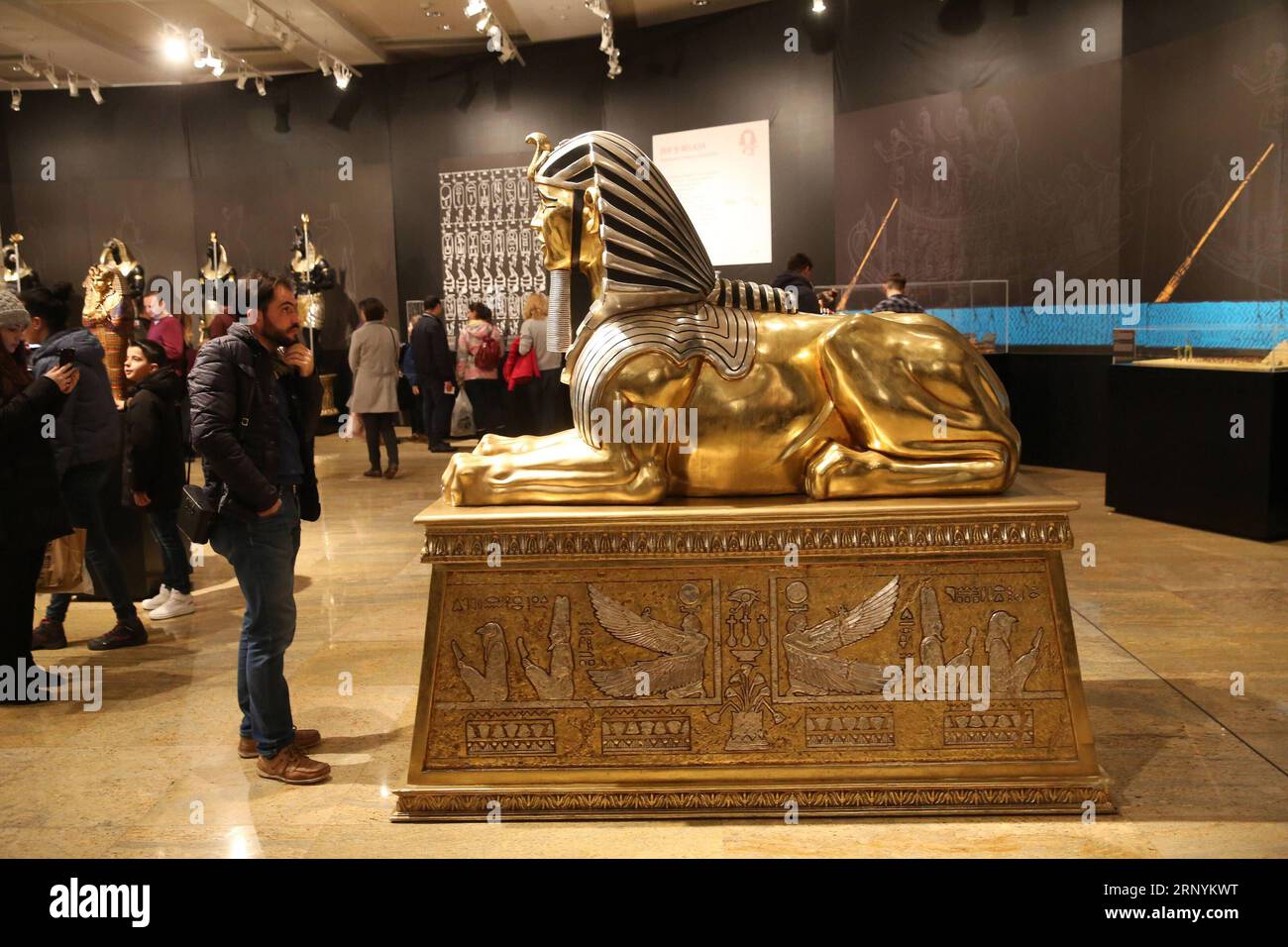 Ancient egypt exhibition hi-res stock photography and images - Alamy