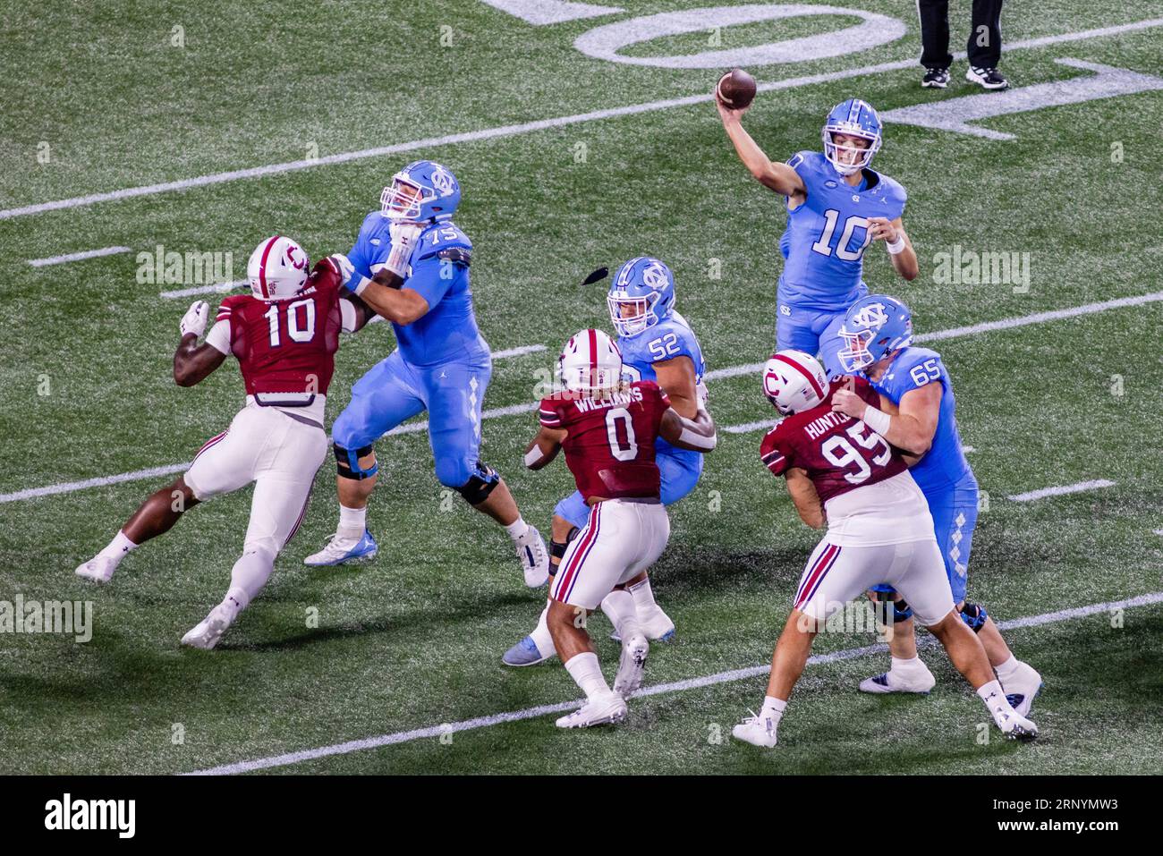Charlotte, NC, USA. 2nd Sep, 2023. North Carolina Tar Heels quarterback ...