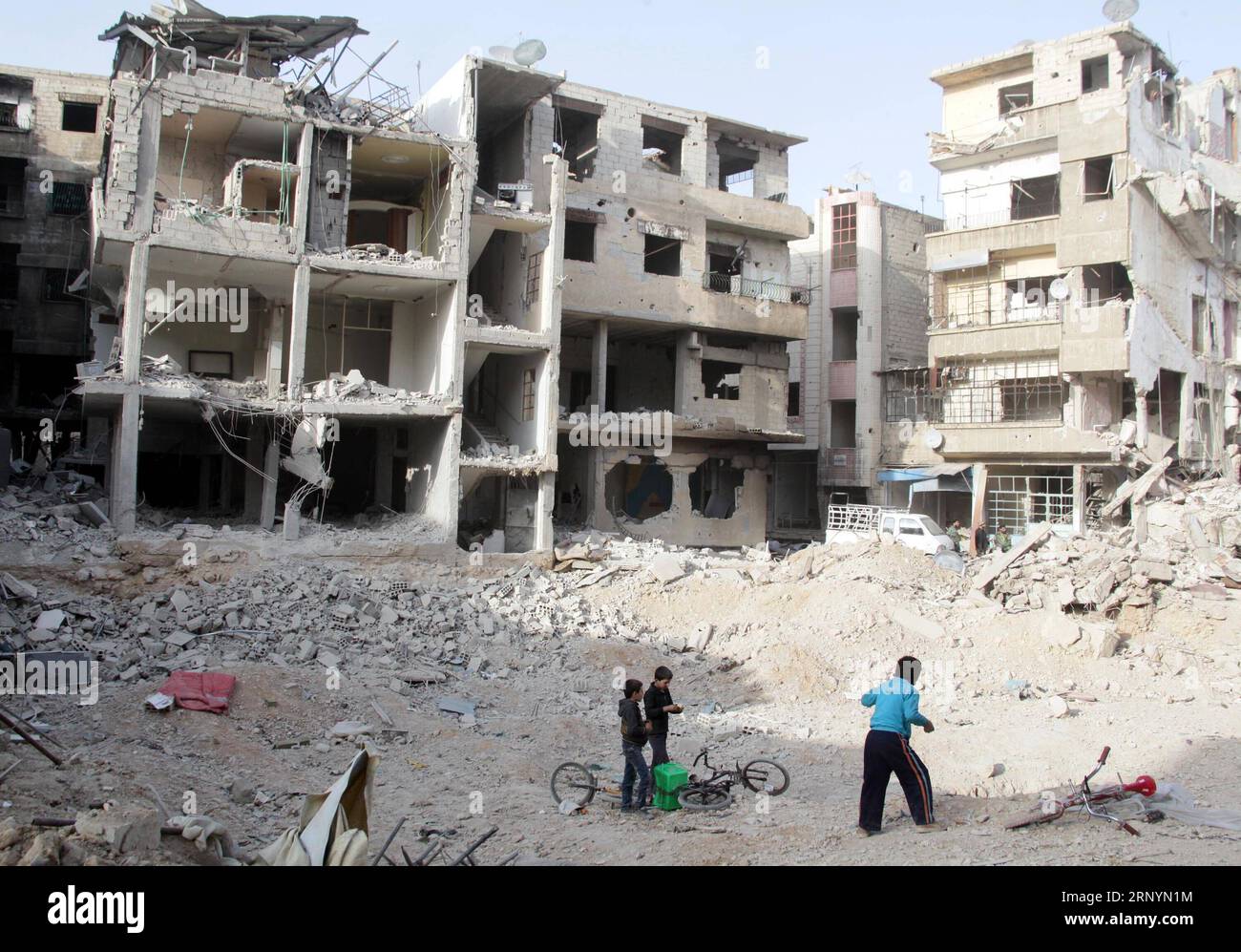 (180327) -- DAMASCUS, March 27, 2018 -- Children play in a shattered ...