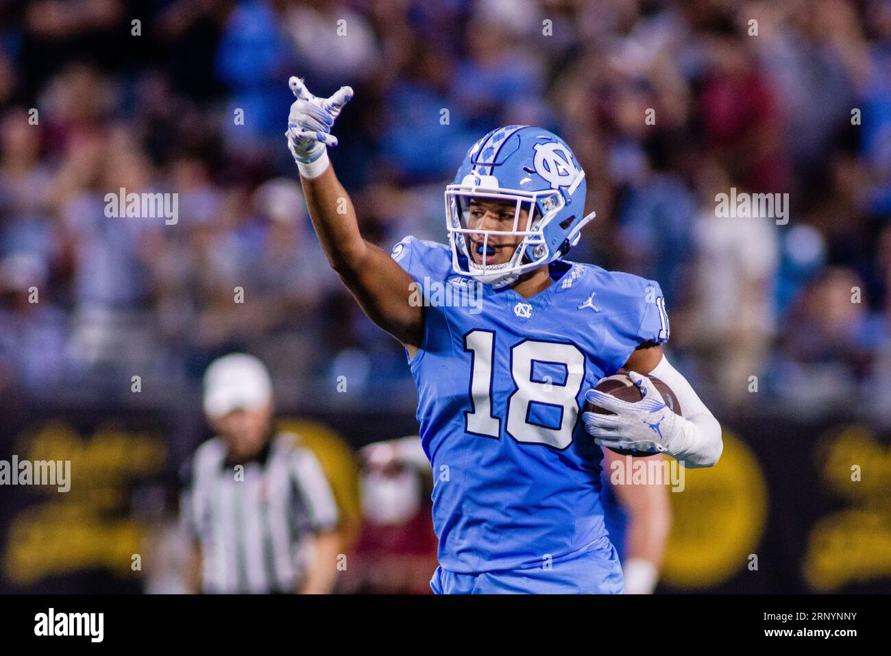 Charlotte, NC, USA. 2nd Sep, 2023. North Carolina Tar Heels tight end Bryson Nesbit (18 ...