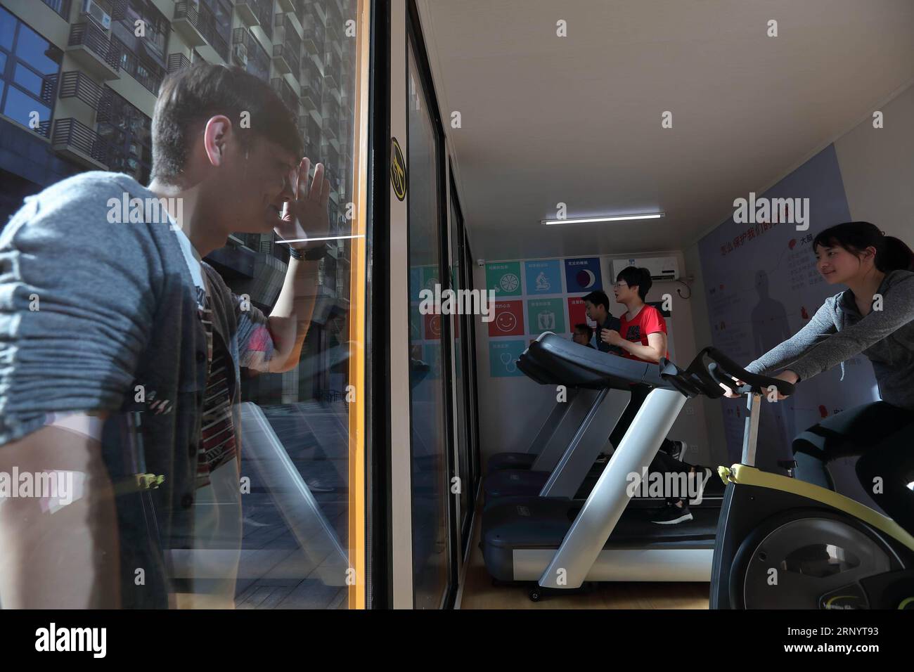 (180402) -- CHENGDU, April 2, 2018 -- A man looks inside the shared gym ...