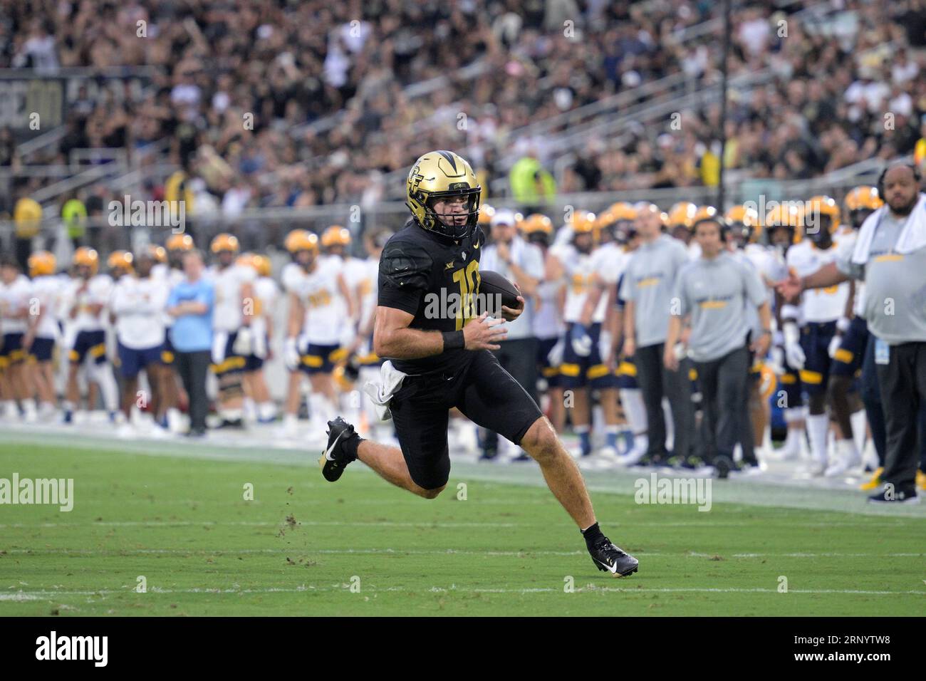Central Florida quarterback John Rhys Plumlee (10) rushes for a 17-yard ...