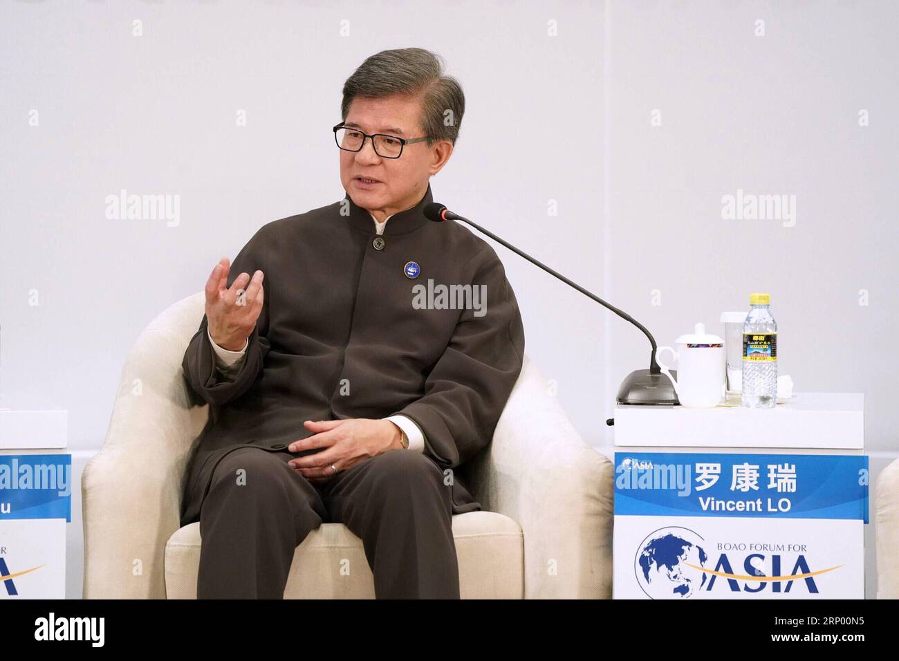 (180411) -- BOAO, April 11, 2018 -- Vincent Lo, chairman of Shui On ...