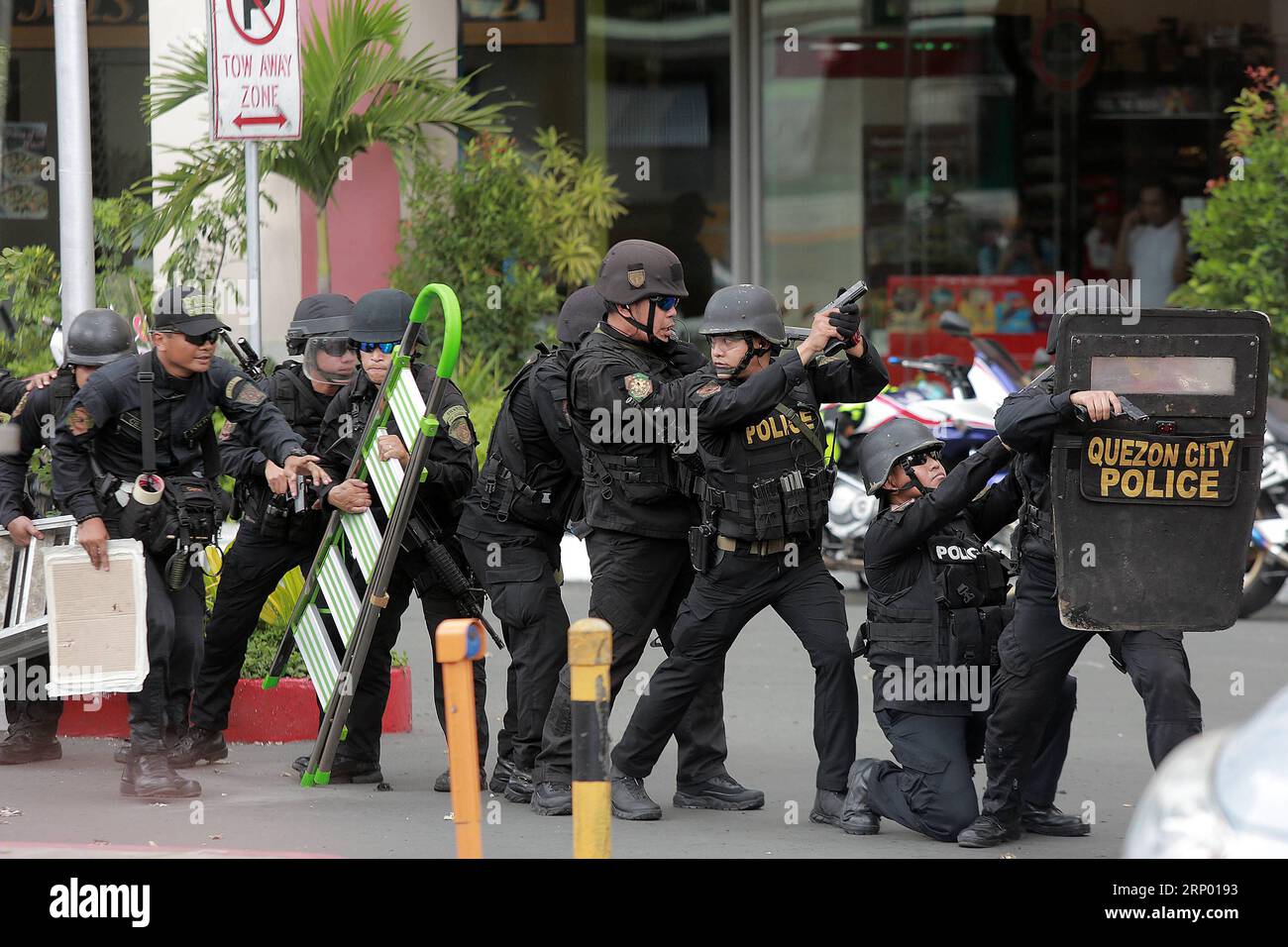 (180412) -- QUEZON CITY, April 12, 2018 -- Members of the Special ...
