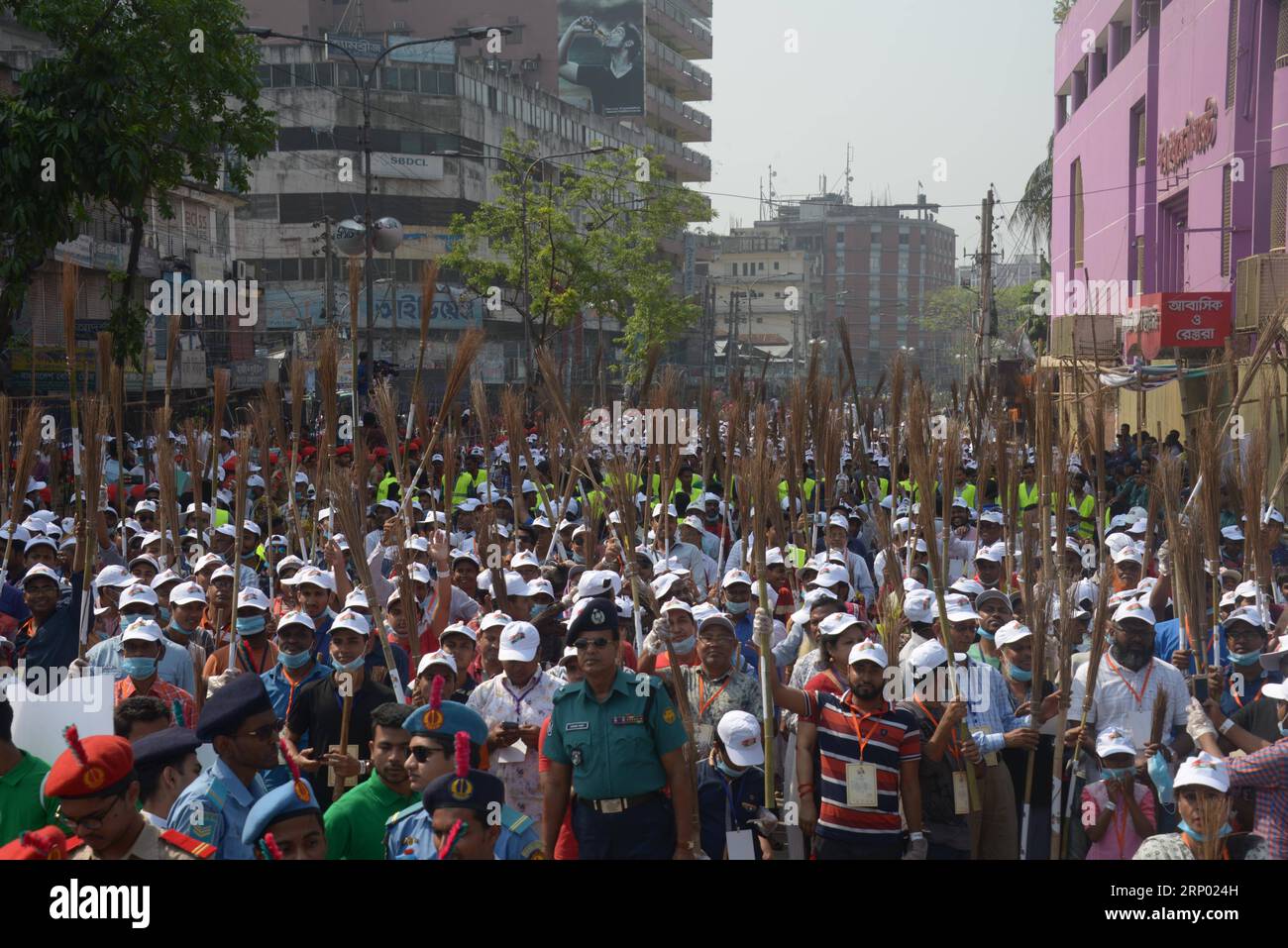 (180413) -- DHAKA, April 13, 2018 -- People participate in a cleaning ...