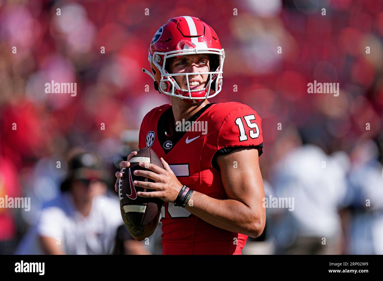 Georgia quarterback Carson Beck (15) warms up before an NCAA college ...