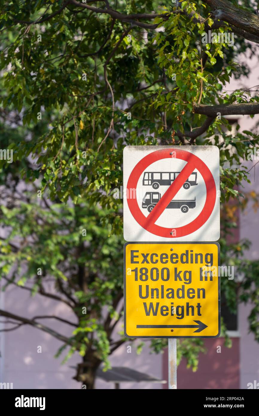 Weight limit restriction warning sign hi-res stock photography and ...