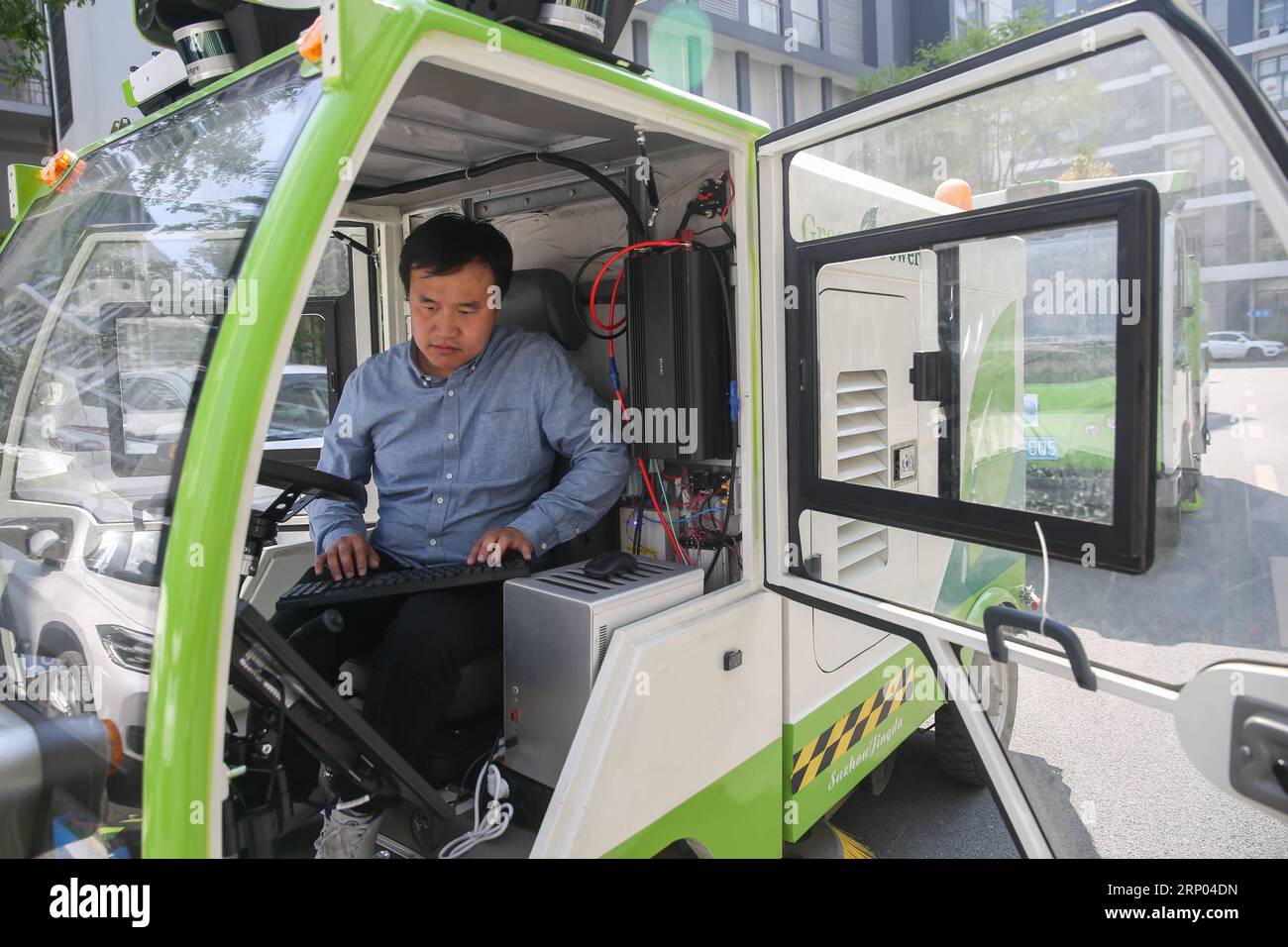 China shanghai street sweeper hi-res stock photography and images - Alamy