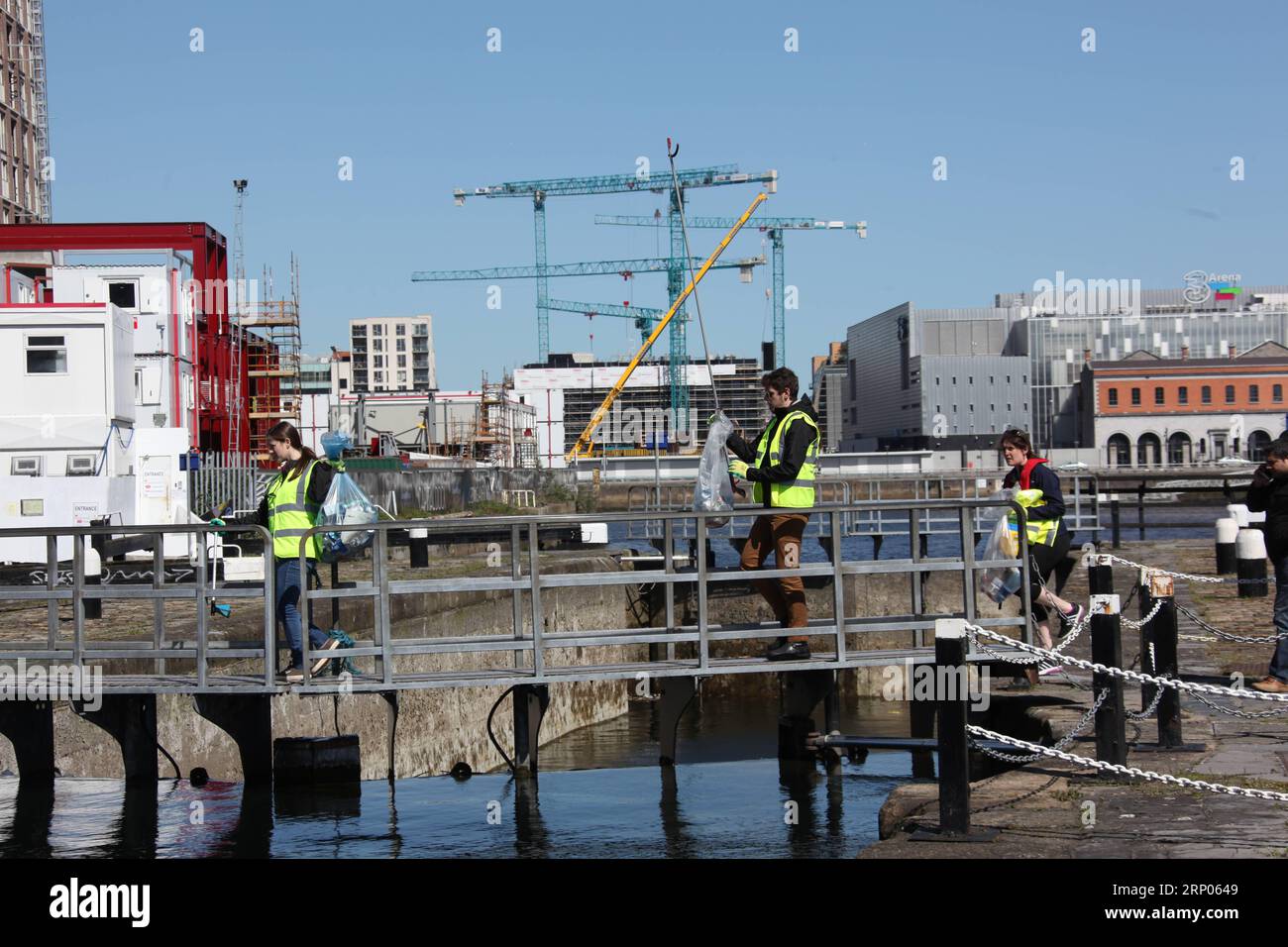 (180422) -- DUBLIN, April 22, 2018 -- Volunteers clean up the Grand ...