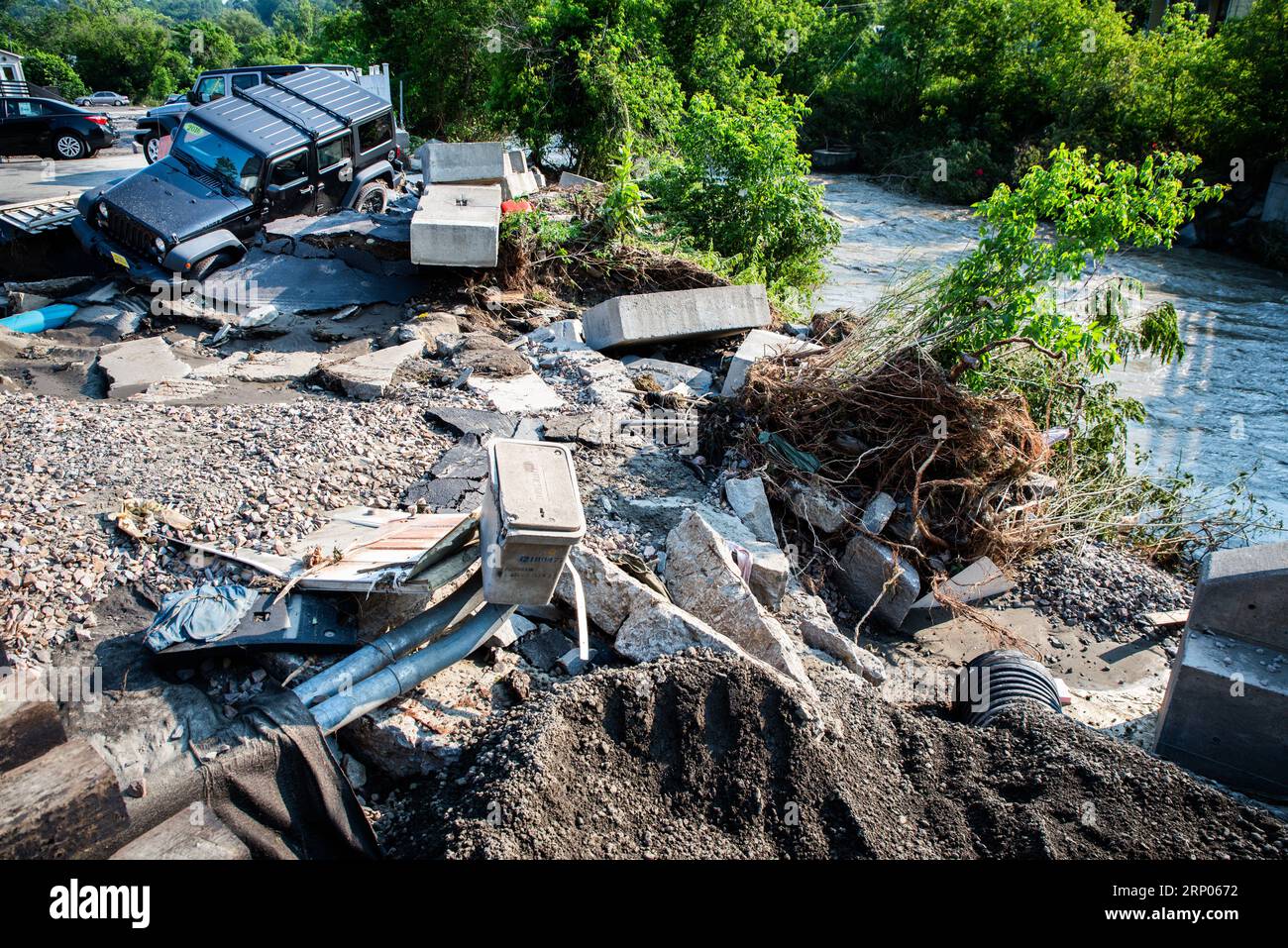 Ice cars damaged in disaster hi-res stock photography and images - Alamy