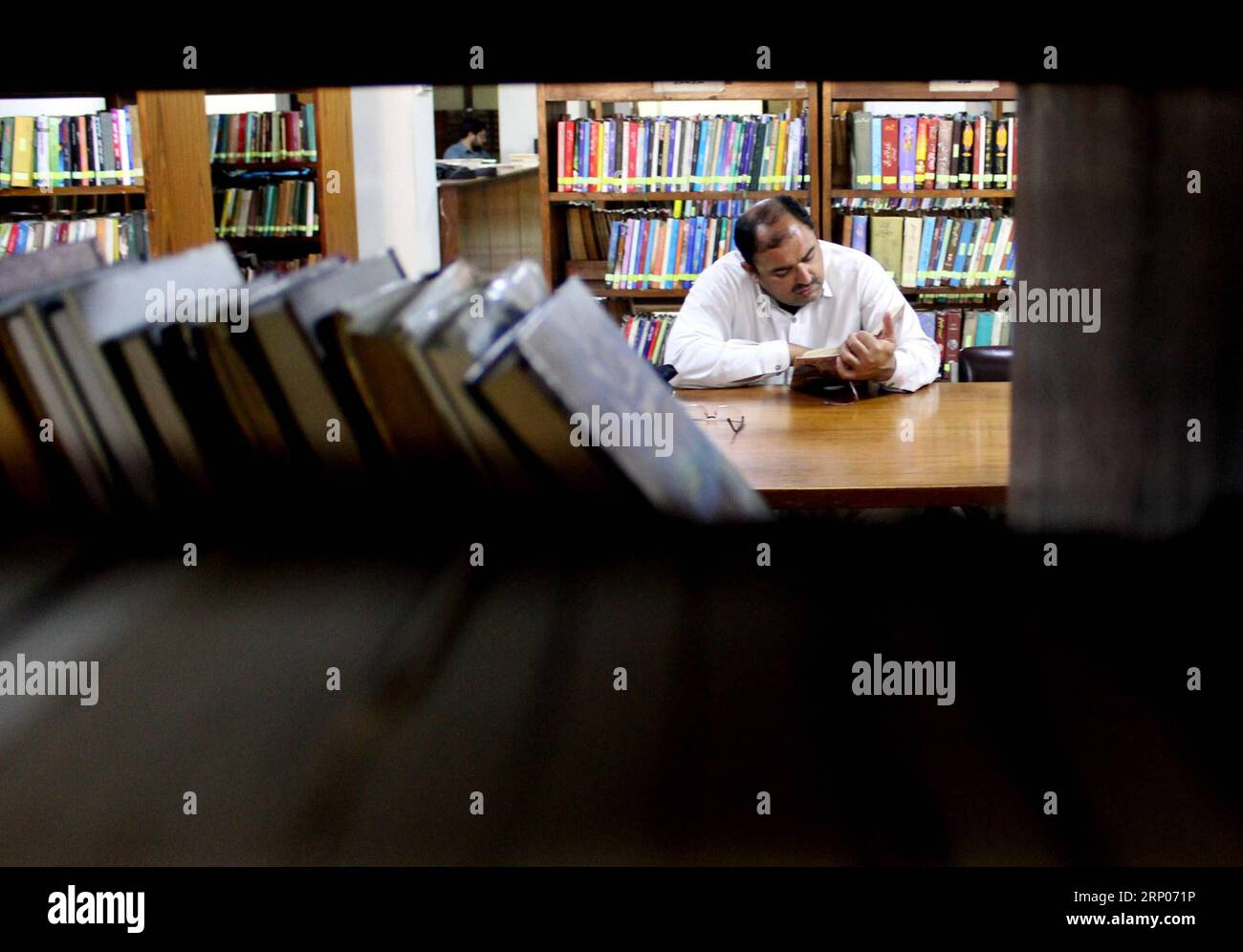 Pakistan reading book hi-res stock photography and images - Alamy