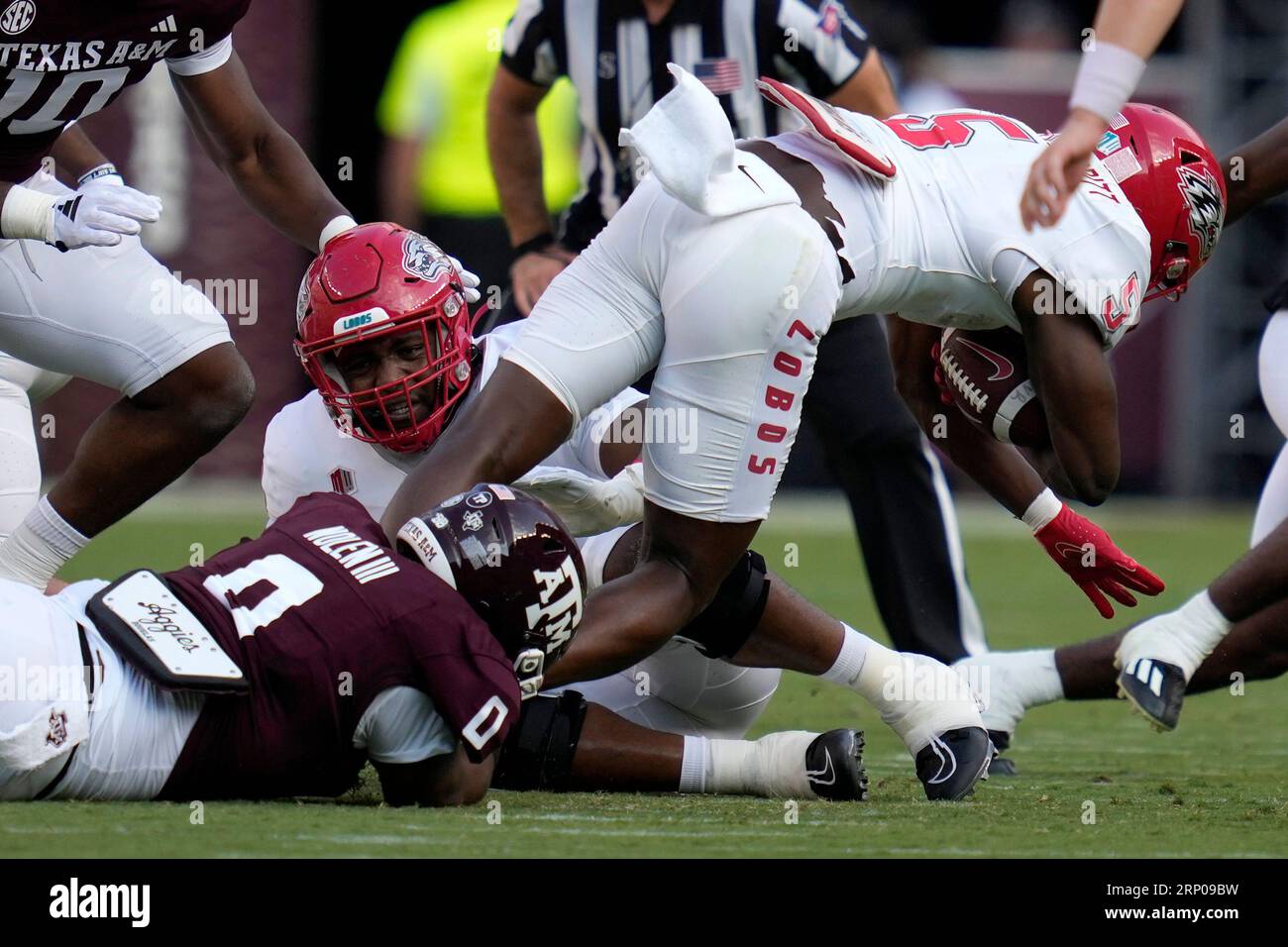 Texas A&M defensive lineman Walter Nolen (0) tackles New Mexico safety ...