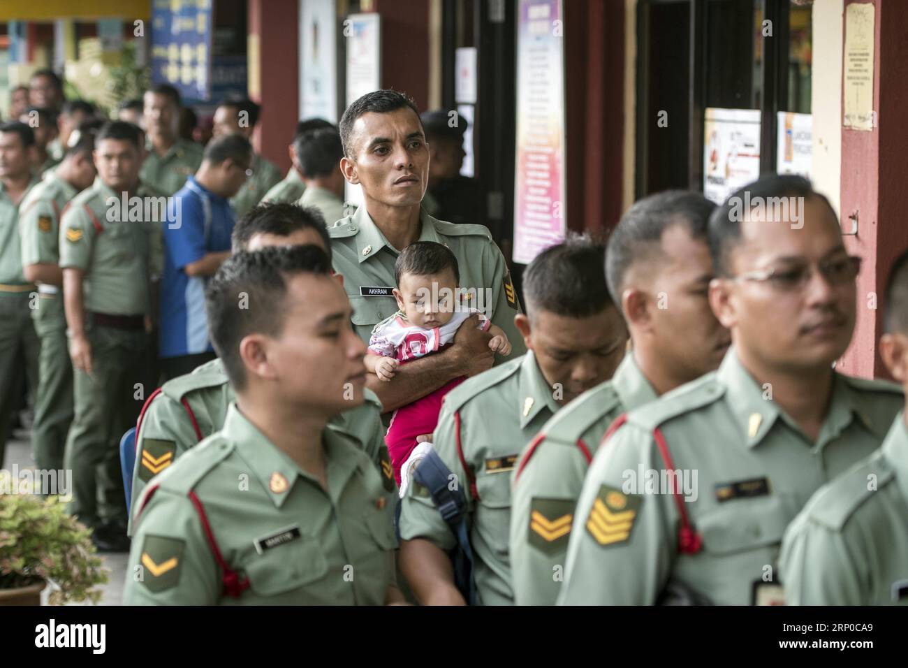 Soldier's queue hi-res stock photography and images - Alamy