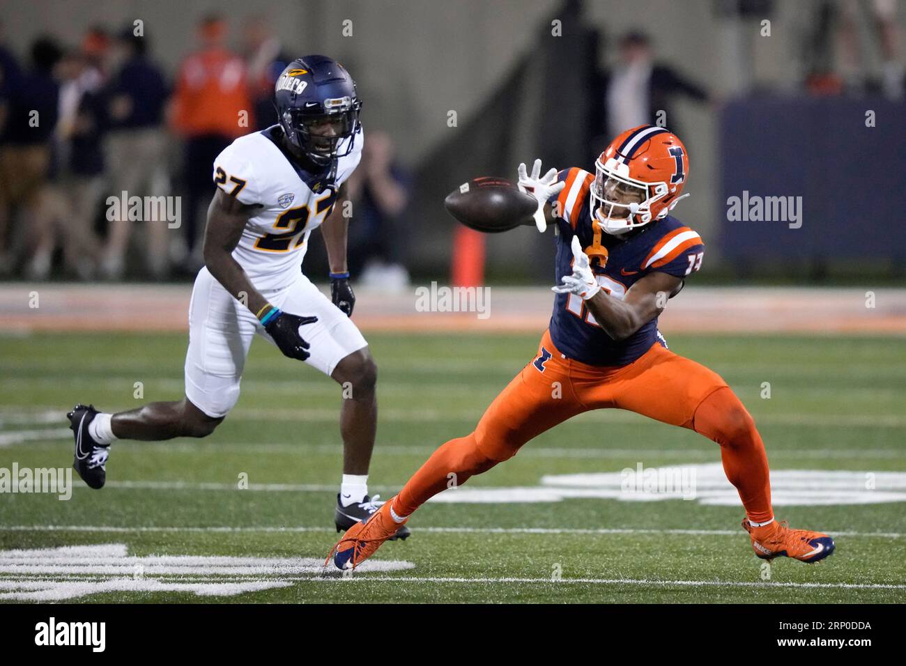 Illinois wide receiver Pat Bryant, right, catches a pass from ...