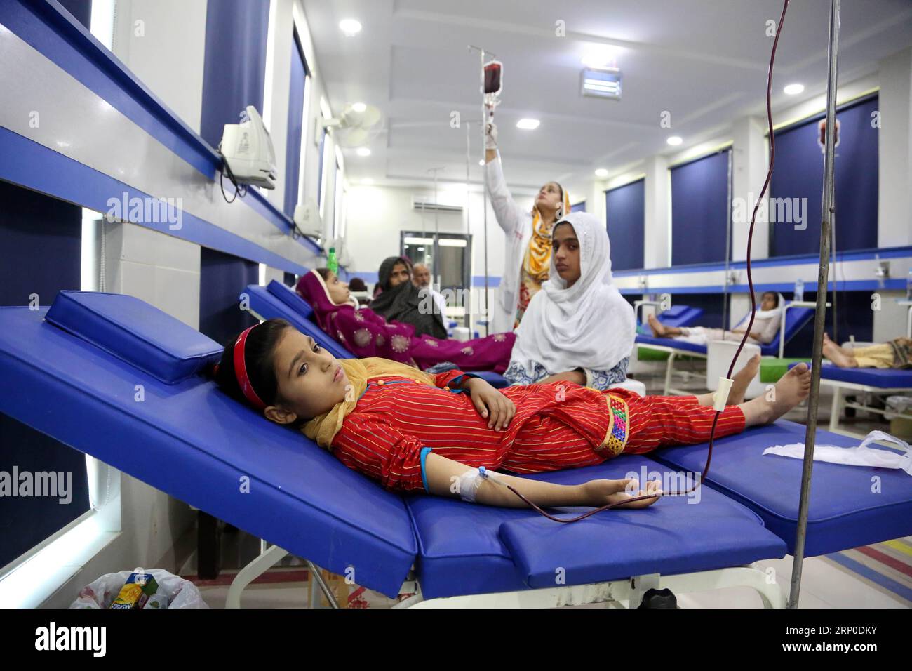 (180508) -- ISLAMABAD, May 8, 2018 -- Pakistani patients suffering from ...