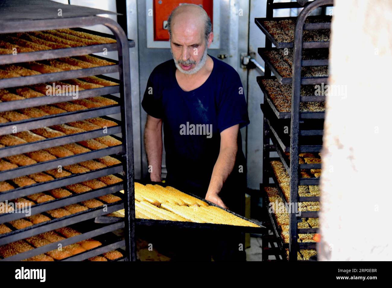 (180510) -- ALEPPO, May 10, 2018 -- A baker checks sesame seed ...