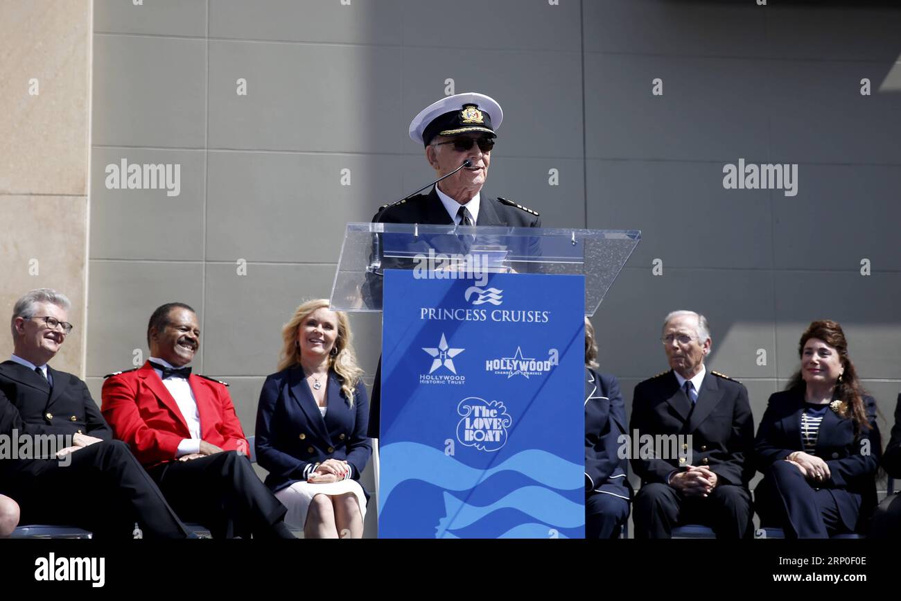 (180511) -- LOS ANGELES, May 11, 2018 -- Gavin MacLeod (C) who played ...