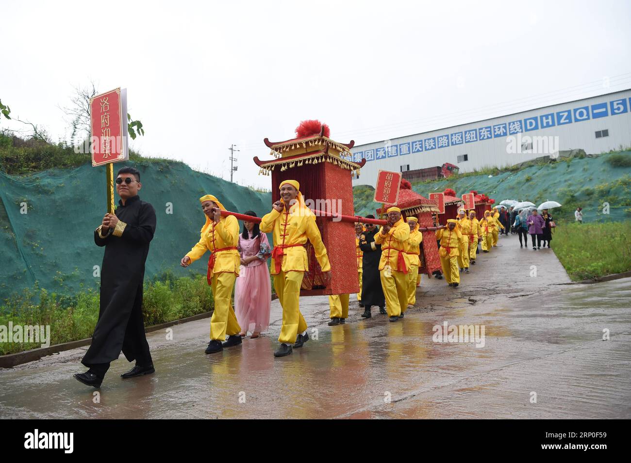 Palanquins hi-res stock photography and images - Alamy
