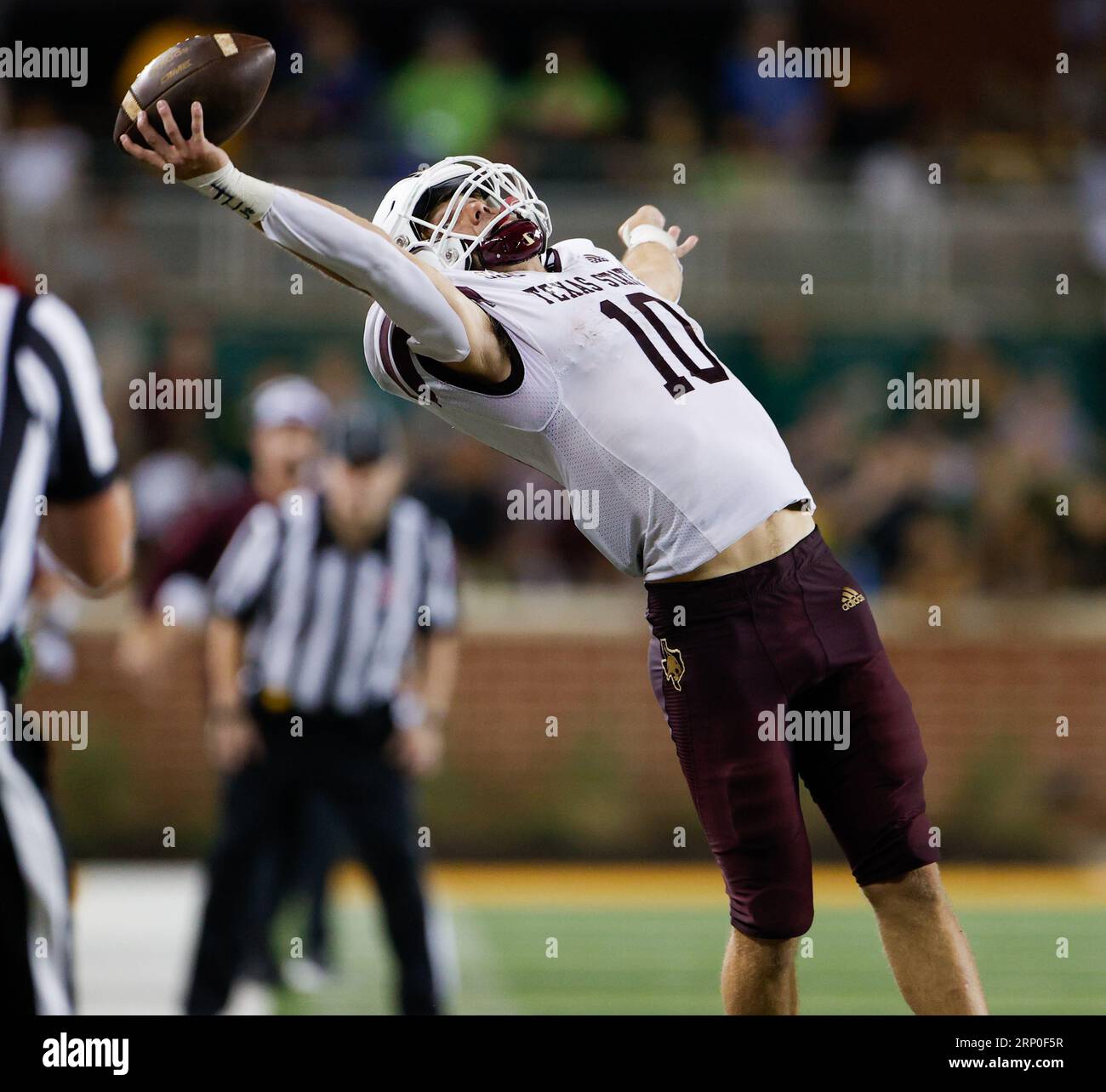Ncaa sideline catch hi-res stock photography and images - Alamy