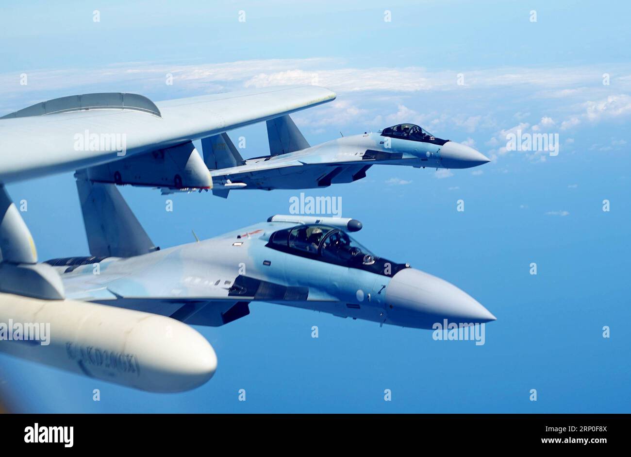 (180511) -- GUANGZHOU, May 11, 2018 -- Two Su-35 fighter jets and a H ...