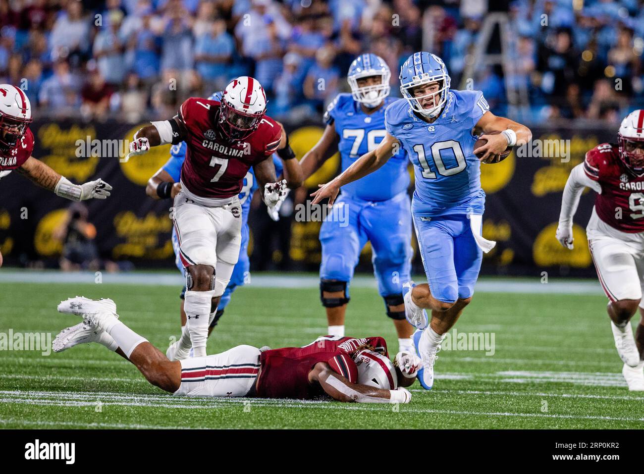 Charlotte, NC, USA. 2nd Sep, 2023. North Carolina Tar Heels quarterback ...
