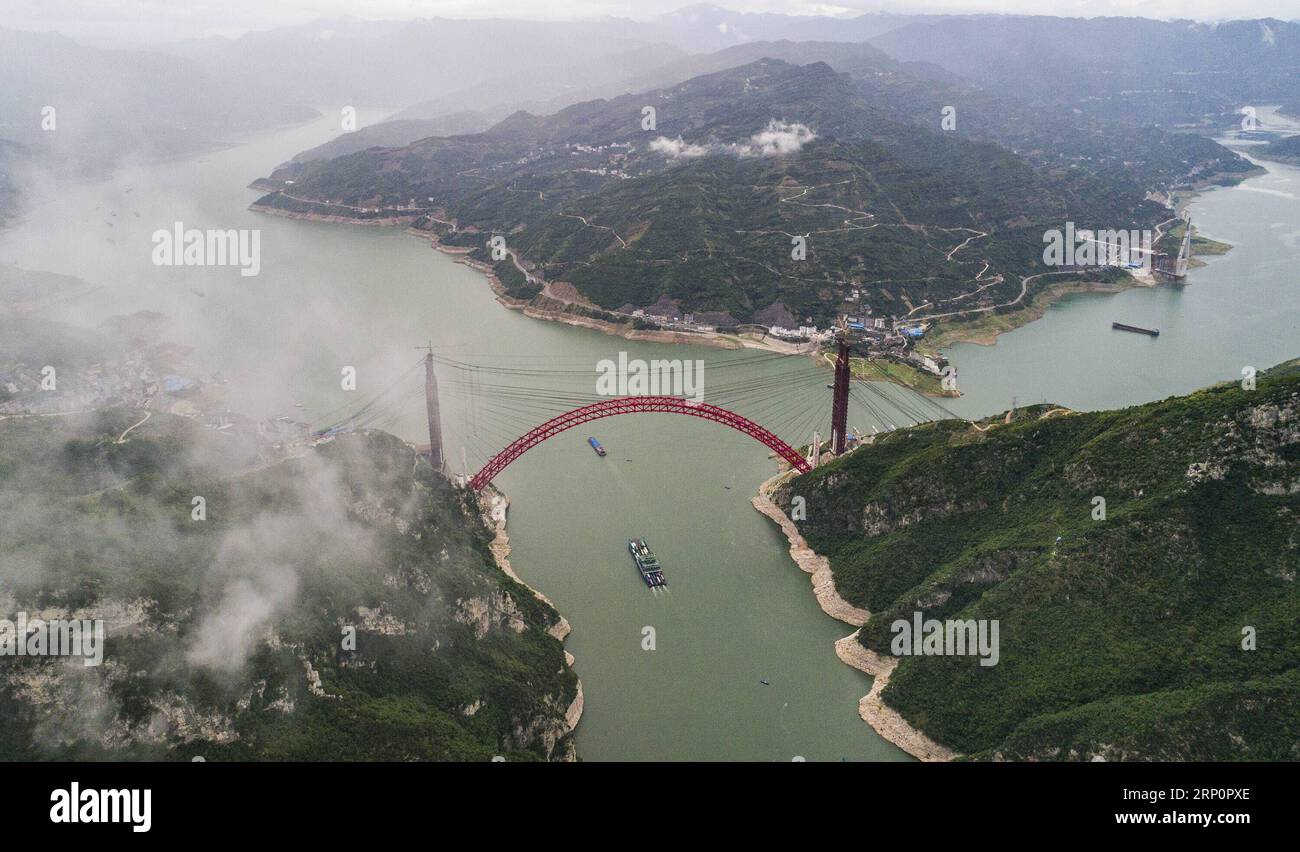 Zigui yangtze river bridge hi-res stock photography and images - Alamy