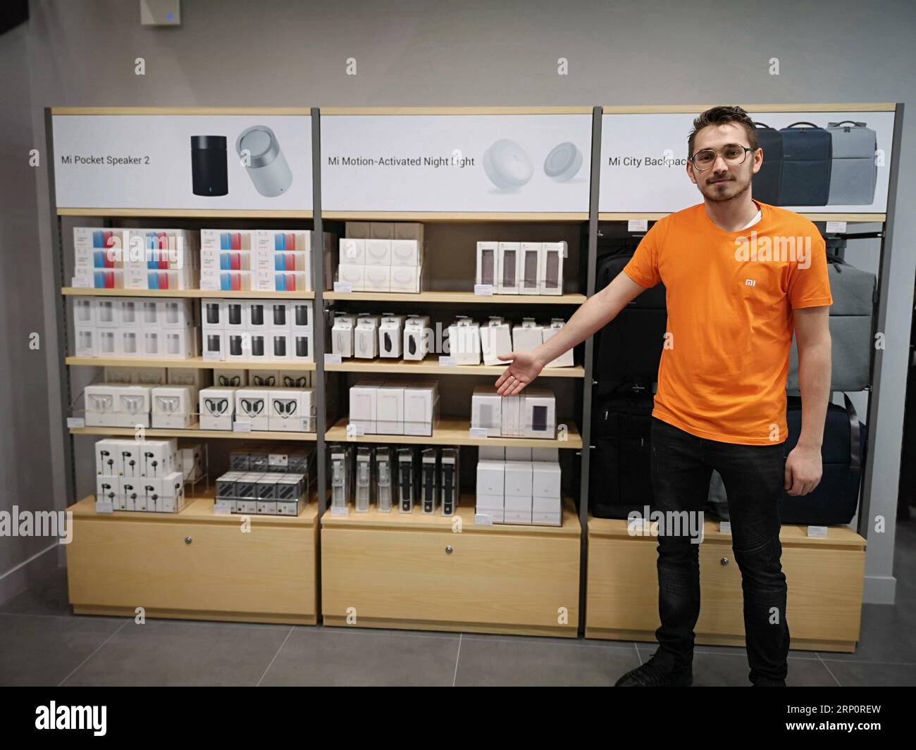 Redmi note hi-res stock photography and images - Alamy