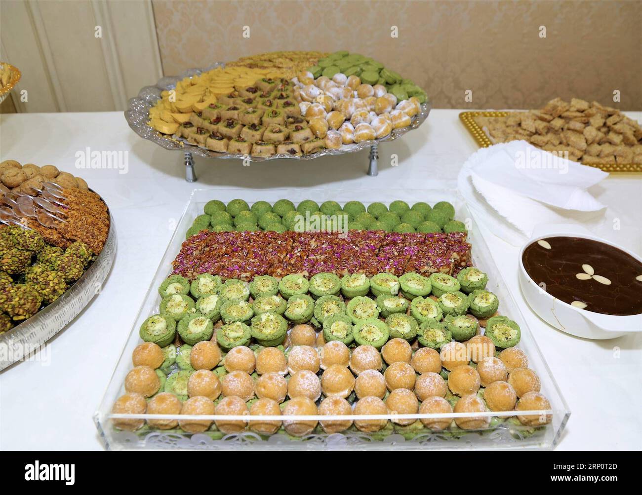 Ramadan family kuwait hi-res stock photography and images - Alamy