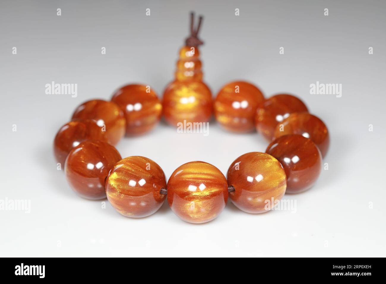 Hand strings hi-res stock photography and images - Alamy