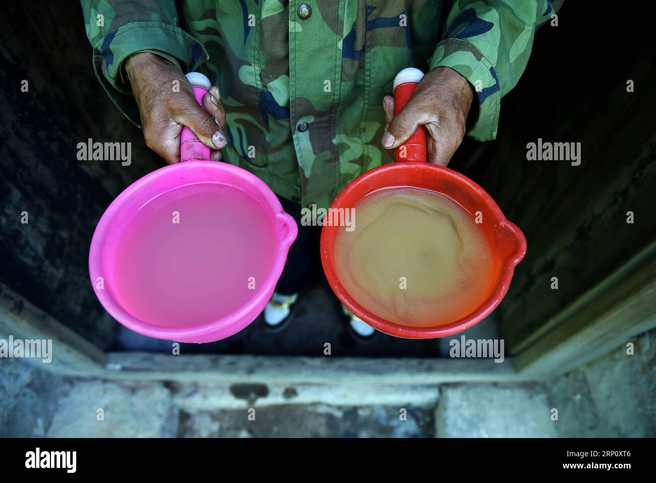 Villagers at water point hi-res stock photography and images - Alamy