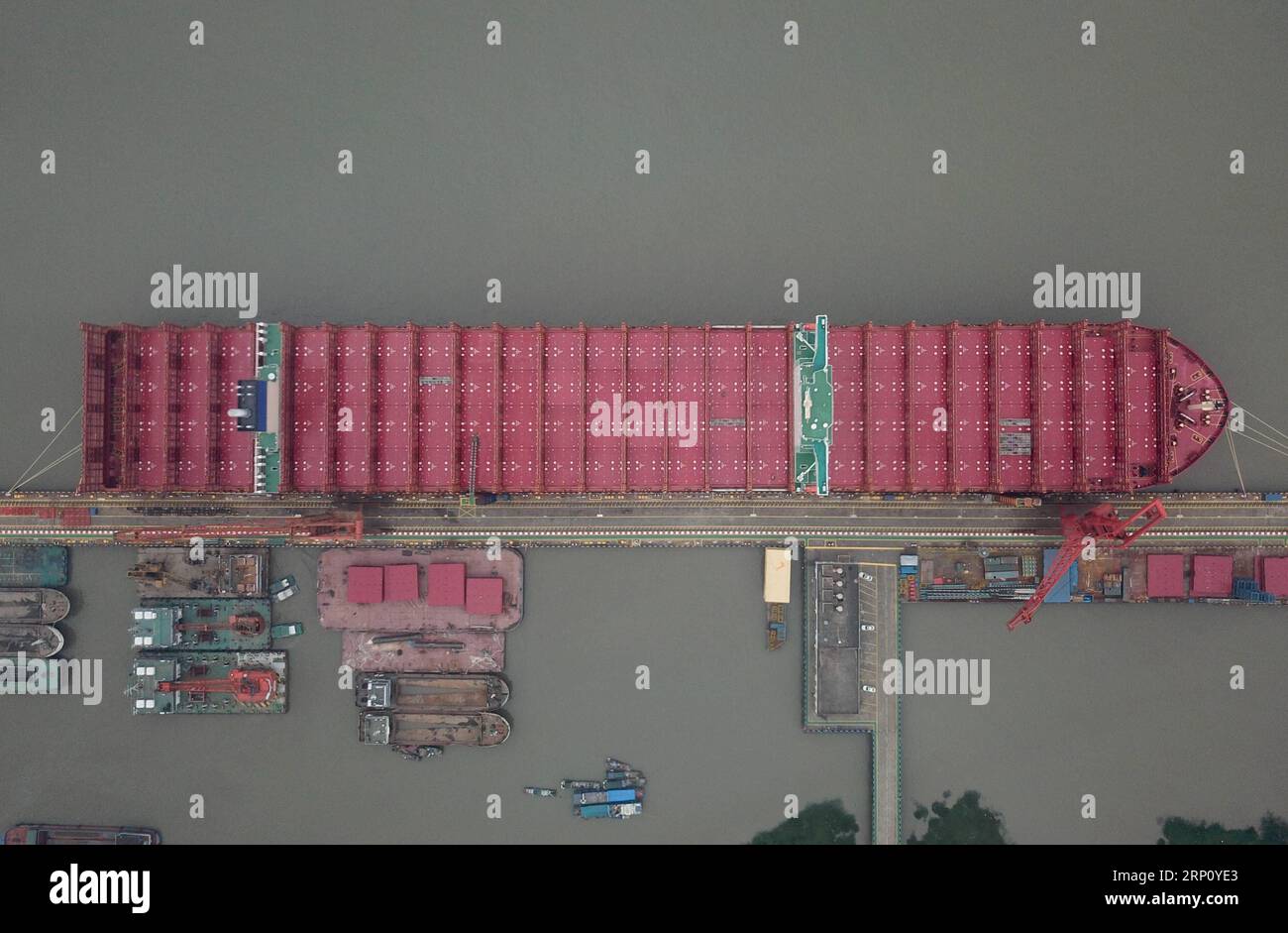 Ultra large container ship hi-res stock photography and images - Alamy