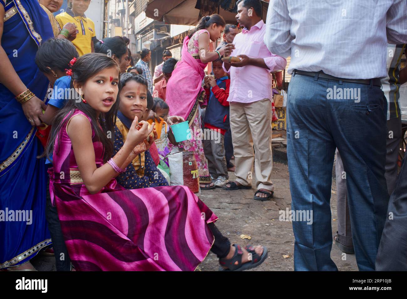 Crowd milling hi-res stock photography and images - Alamy
