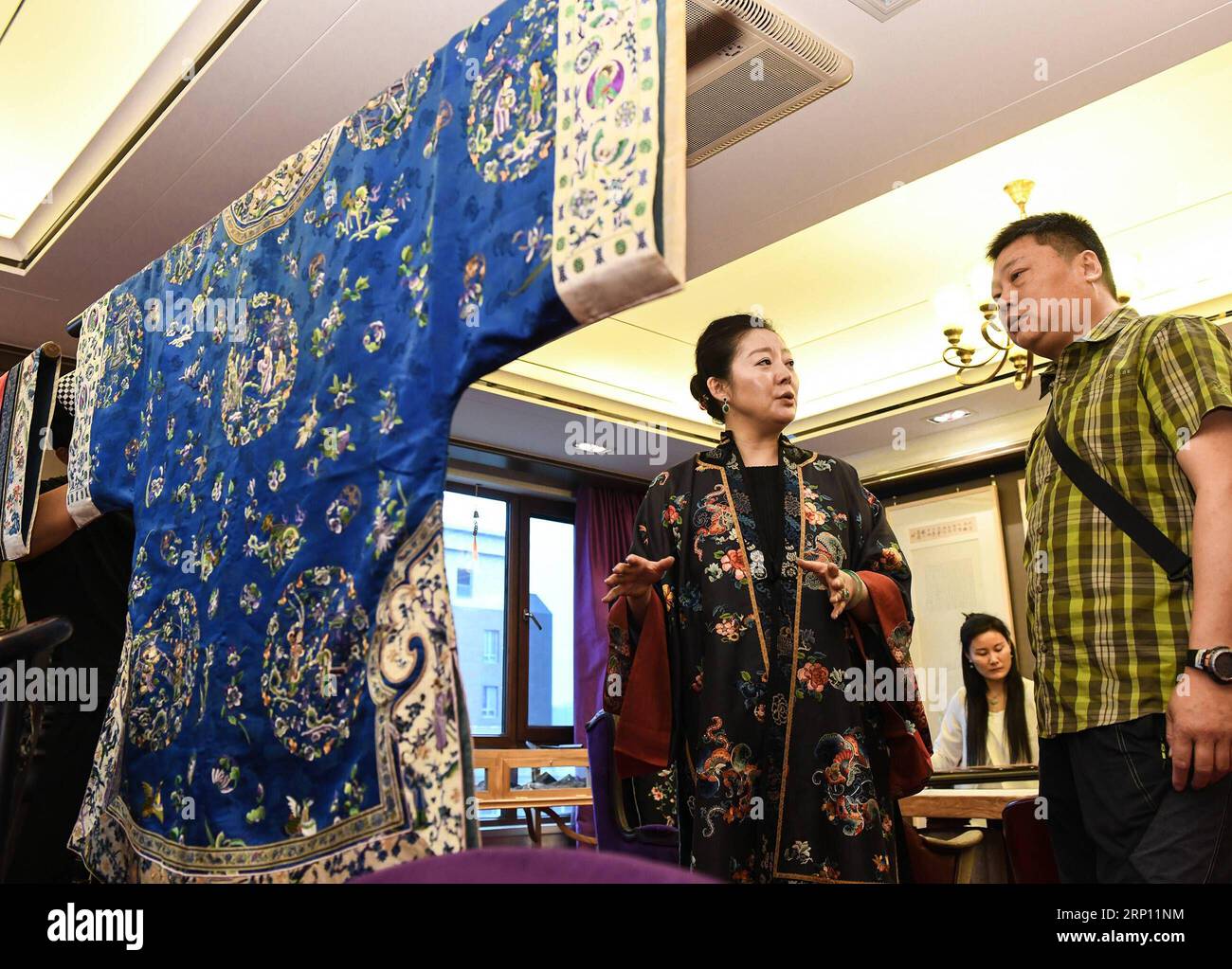 (180604) -- BEIJING, June 4, 2018 -- Collector and costume designer Bi ...