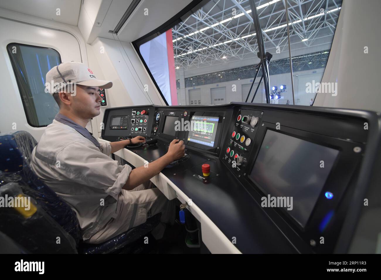 Line 4 beijing train hi-res stock photography and images - Alamy