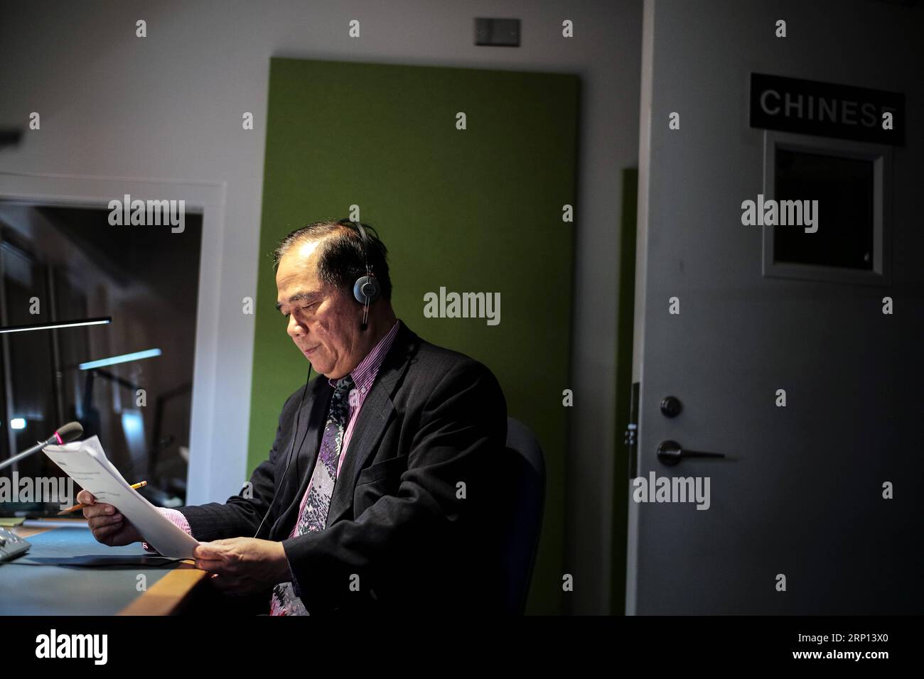 First simultaneous interpreters hi-res stock photography and images - Alamy