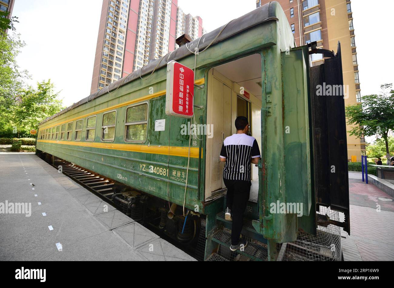 Decommissioned train hi-res stock photography and images - Alamy