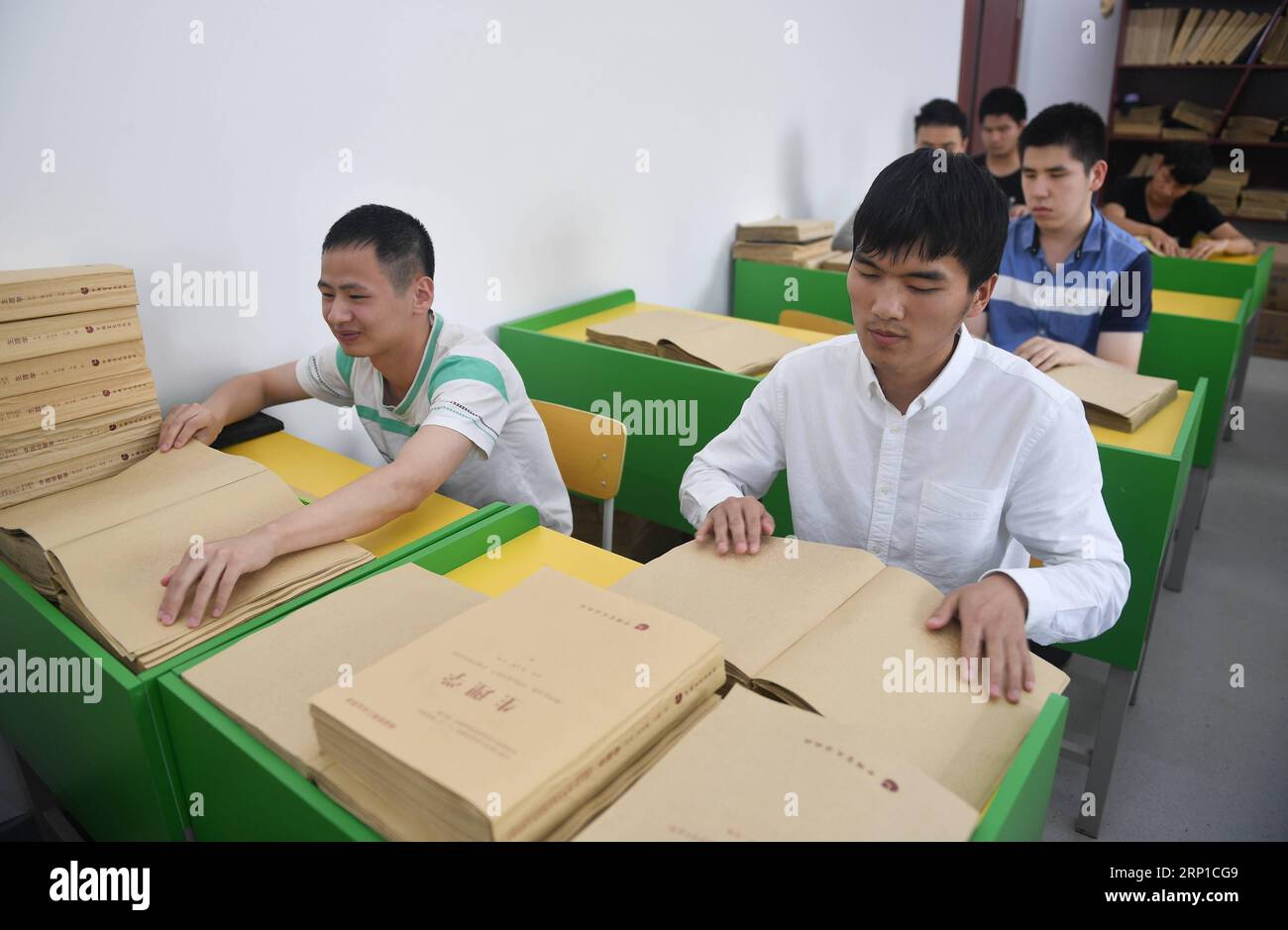 School education via teams hi-res stock photography and images - Alamy