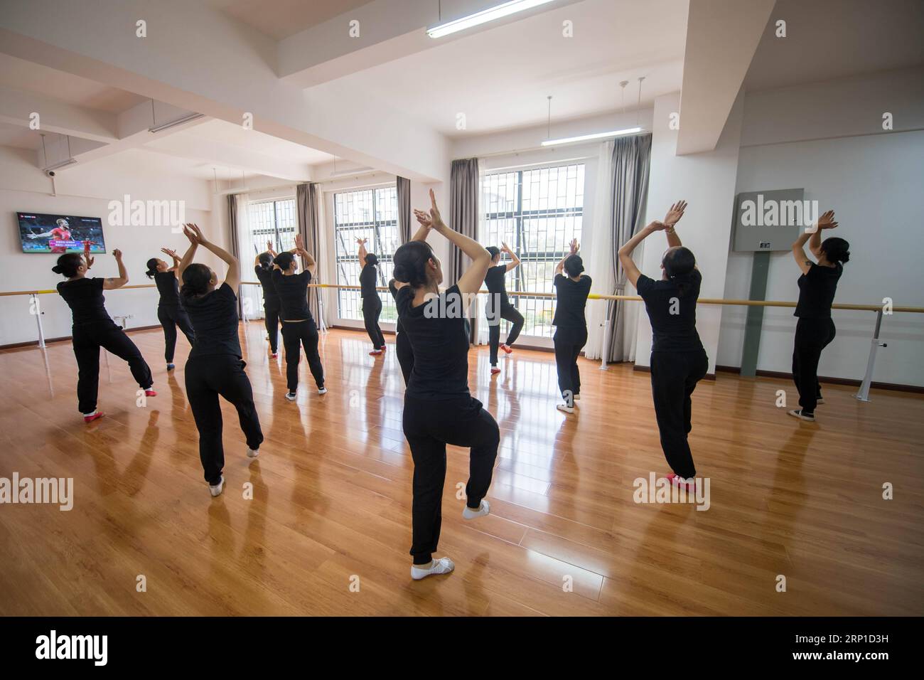 (180627) -- KUNMING, June 27, 2018 -- Members of a drug rehabilitation ...
